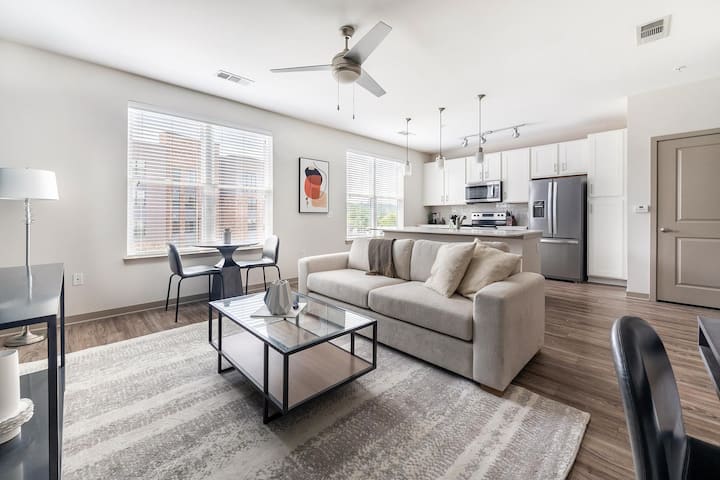 Landing | Stylish 1bd, Clubhouse, Gym - Knoxville, TN