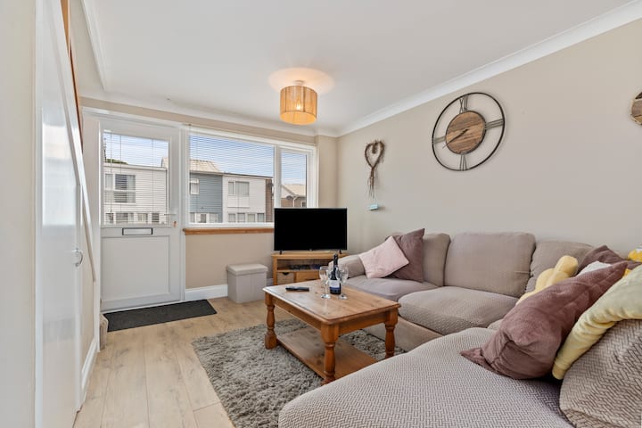 The Retreat - Short Walk From Beach, Parking - Pembrokeshire