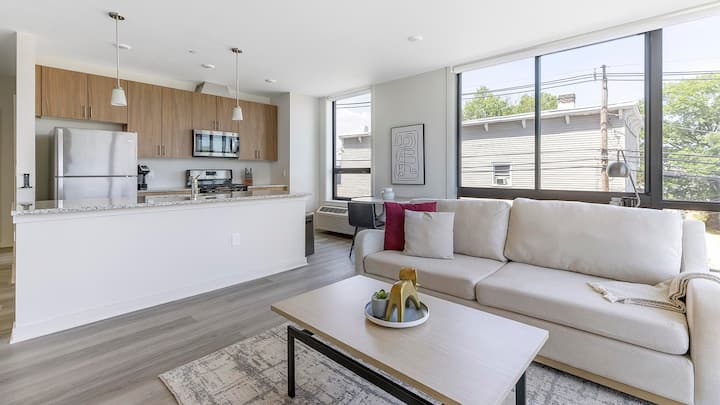 Landing | Chic 2bd, Gym, Rooftop Lounge - Staten Island