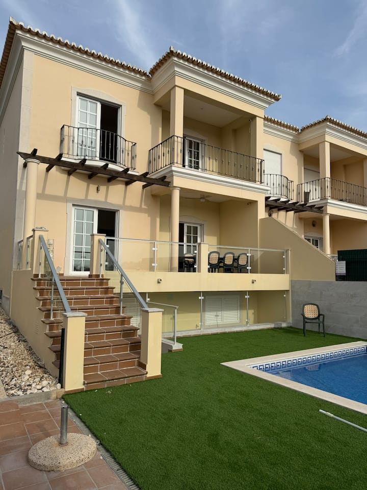 Spectacular 5-bedroom Villa, Pool - Vilamoura