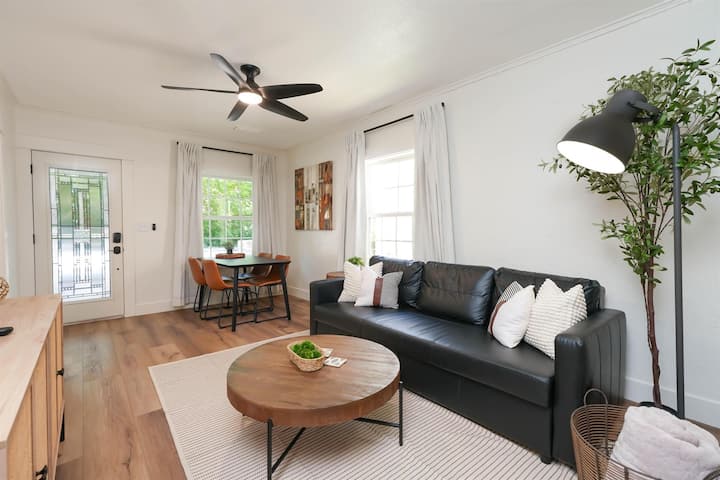 Vibrant Verde Vine Haven: Wine, History & Charm! - Cottonwood, AZ