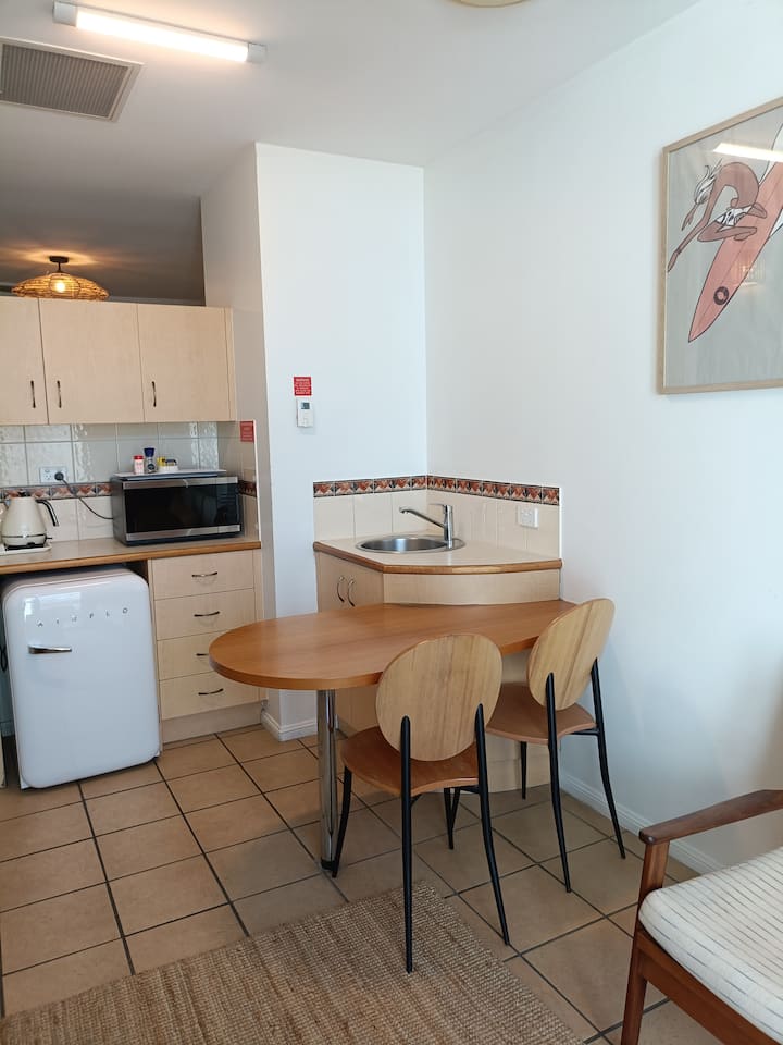 Beachside Studio - Alexandra Headland