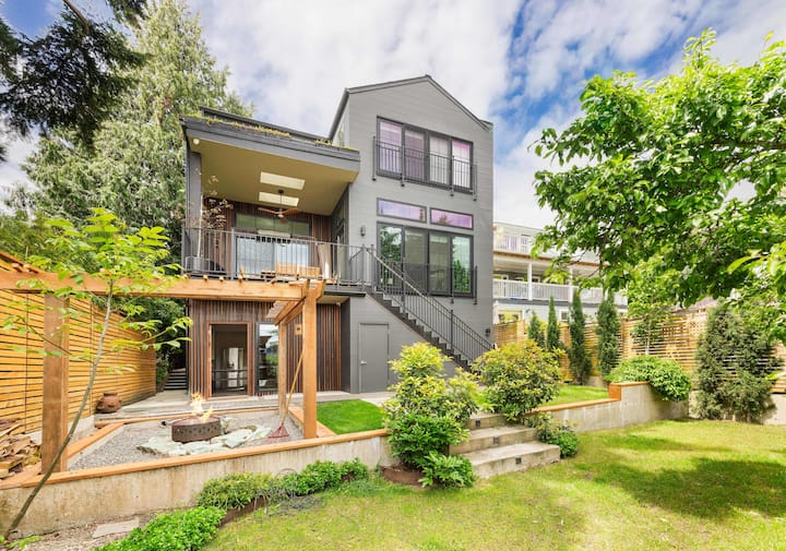 Chic 2020-built 2br Urban Oasis, Private Backyard - Pinehurst - Seattle