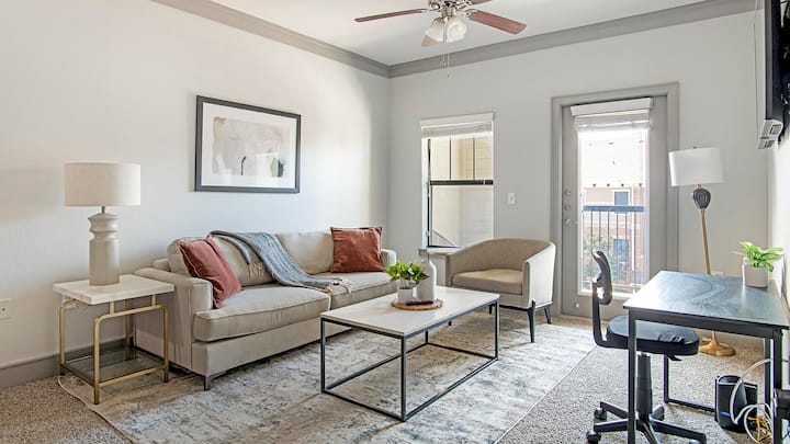 Landing | Modern 3bd, Pool, Gym - Carrollton, TX