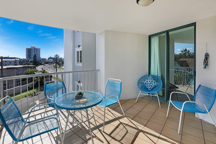 Beachside Two Bedroom - Alexandra Headland