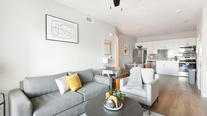 Landing | Spectacular 2bd, Rooftop Lounge, Pool - 亨德森