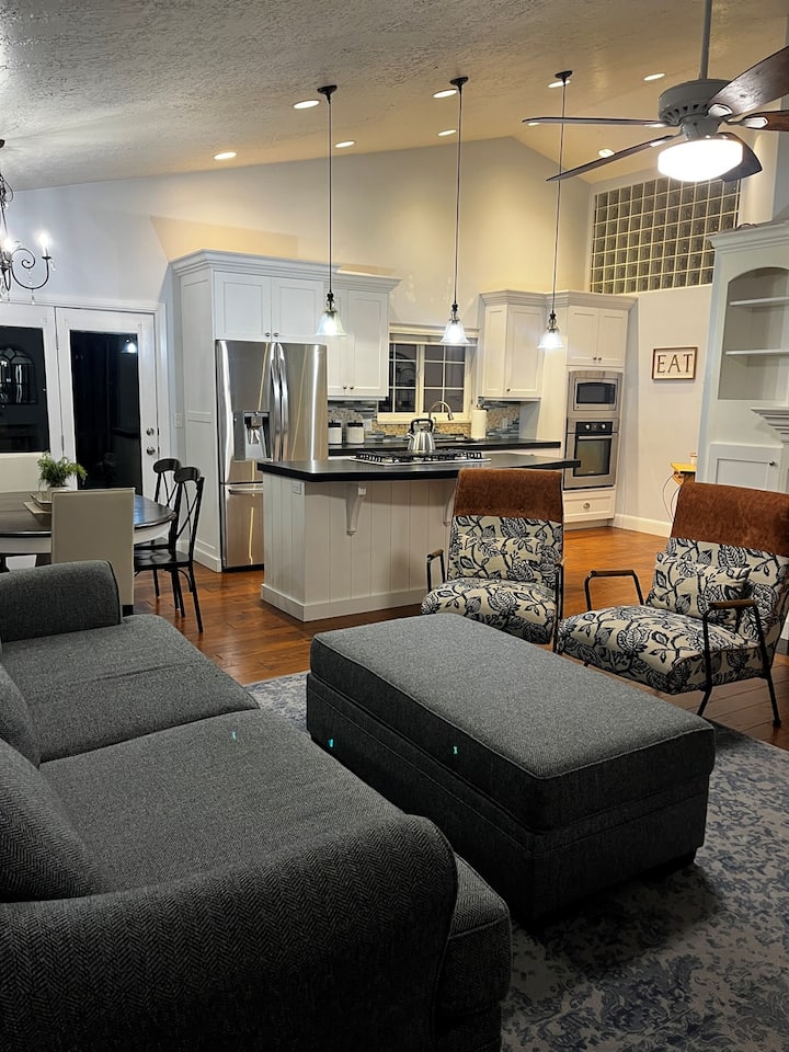 Gather & Stay: Perfect For Friends And Family - Provo