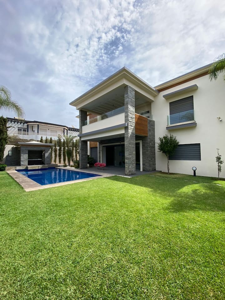 Magnifique Villa De 6 Chambres Avec Piscine Mh6304 -