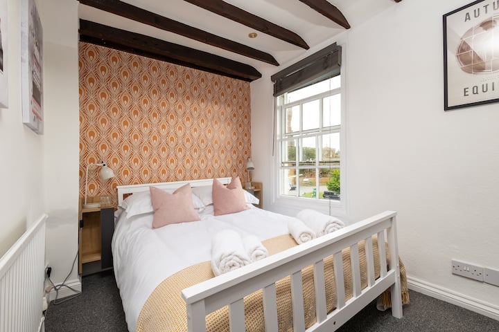 Superior-single Room-ensuite With Bath-street View - Banbury