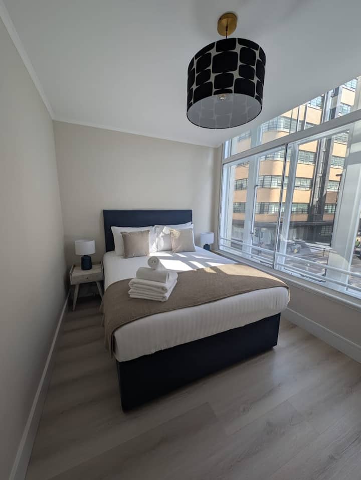 Two Bedroom Apartment In The City, Minories, Ec3n - London