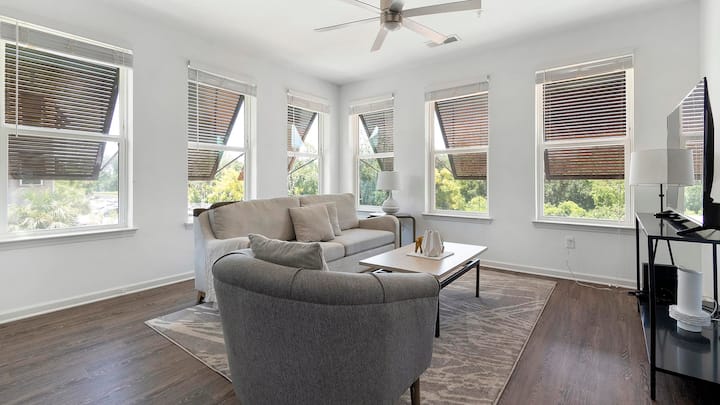 Landing | Modern 2bd, Yoga Studio, Pool - Jacksonville, FL