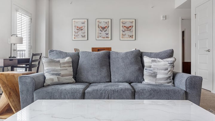 Landing | Modern 2bd, Gym, Game Room - Broken Arrow, OK