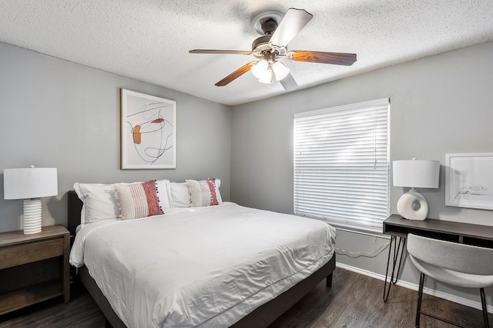 Landing | Beautiful 2bd, Gym, Tennis Court - Grand Prairie, TX