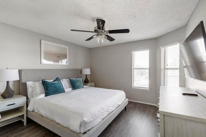 Landing | Incredible 1bd, Gym, Courtyard - Grand Prairie