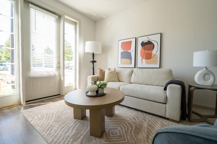 Landing | Amazing Studio, Clubhouse, Gym - Charlotte, NC