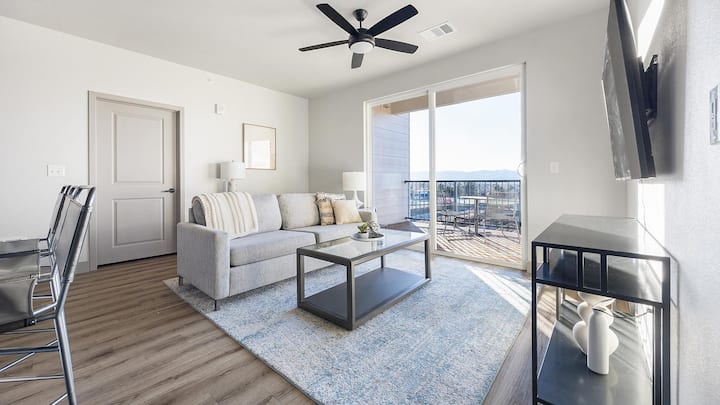 Landing | Modern 1bd, Gym, Game Room - Highlands Ranch, CO