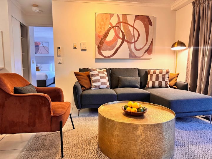 Spacious Ground Floor Retreat By Burleigh Beach - Coolangatta