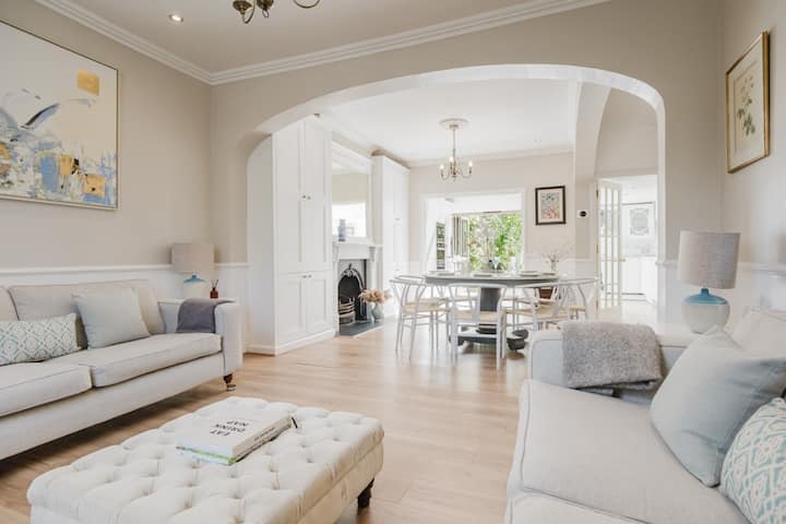 Gorgeous Townhouse With Garden & Open Living - Cheltenham