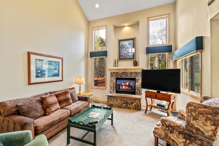 Mt Adams Lodge~near Skiing~ski Discounts - Steamboat Springs, CO