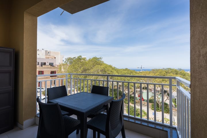 Stylish Seaview Stay In Mellieħa - Malta