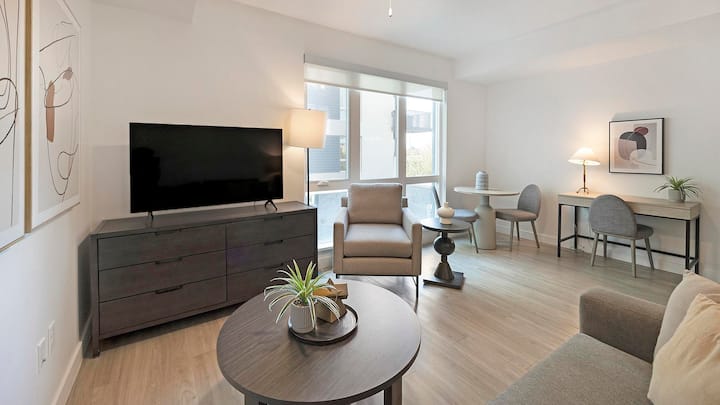 Landing | Stylish Studio, Pool, Gym - Tempe, AZ