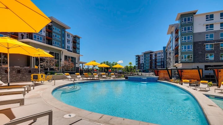 Landing | Stylish 2bd, Gym, Clubhouse - Denver, CO