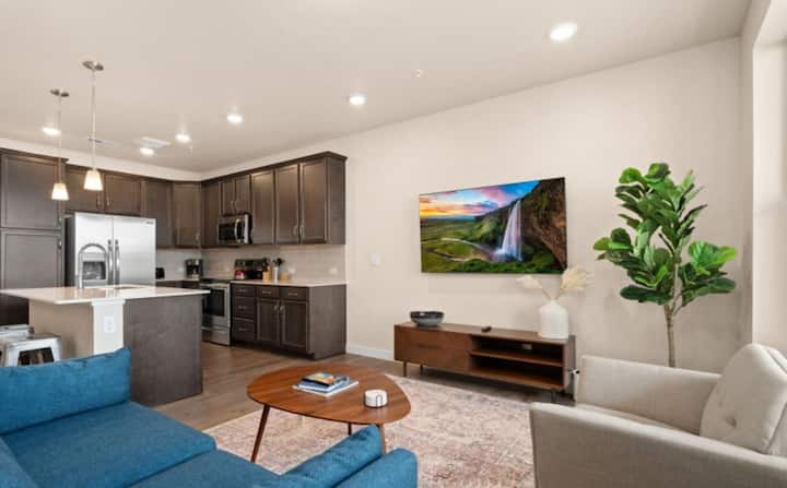 Northfield Hideaway, King Suite, Ev, Pet-friendly - Fort Collins, CO