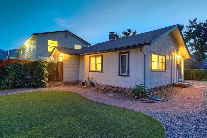 Vermijo Cottage! Cozy Retreat Near Occ & Downtown - Colorado Springs, CO