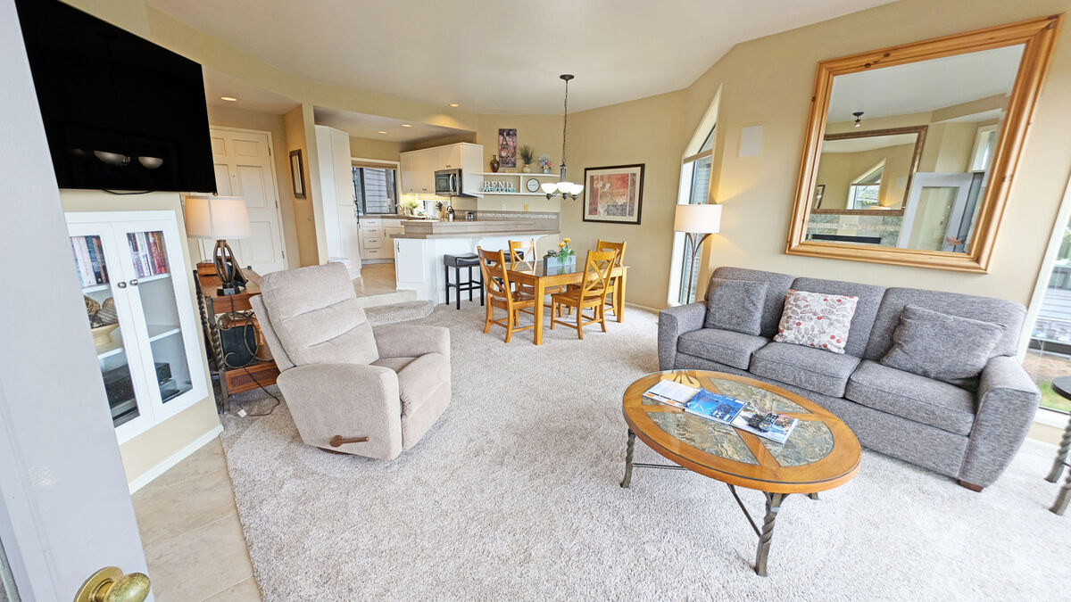 Ground Floor Condo in Bend, OR 2 Bd, 2 Ba - Condominiums for Rent in ...