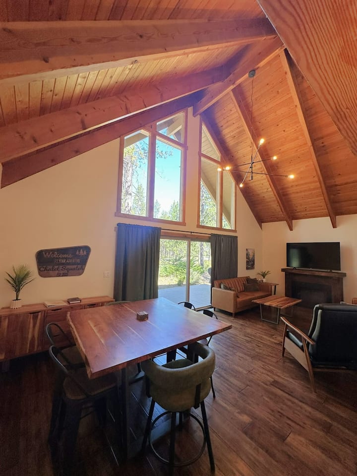 Chalet Squatch: Cozy Luxe Hideaway In The Pines - Sunriver, OR