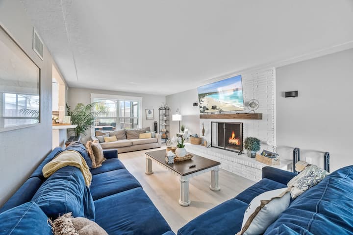 Pool, Game Room, 3 Kings | Magnolia Beach House - Cocoa Beach, FL