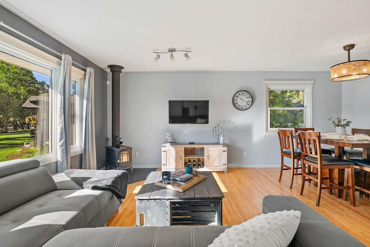 Nineteen55 4br Parkside Home In Central Red Deer - レッド・ディア