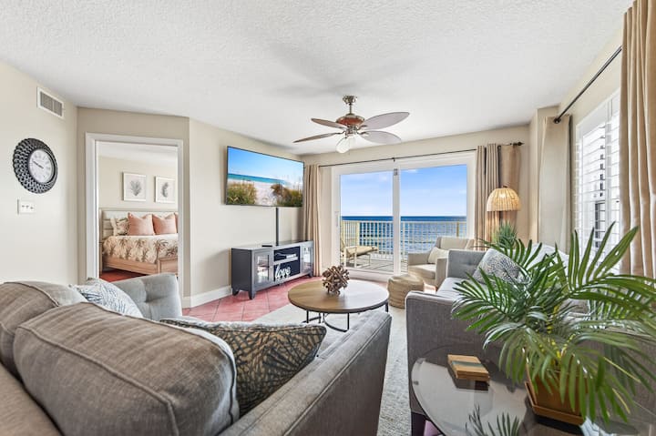 2/2 Direct Oceanfront, Heated Pool, Beach Access - Ormond Beach, FL