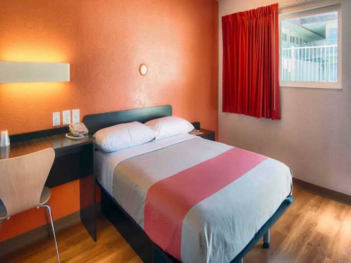 Motel 6 Mammoth Lake_1 Queen Lit | Ada / T - Mammoth Lakes, CA