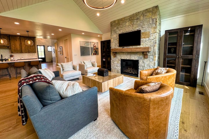 Luxury Home Near Targhee With Hot Tub & Sauna - Driggs, ID