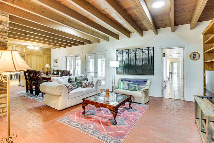 3 Mi To Zoo & Garden: Spacious Albuquerque Home - Albuquerque, NM