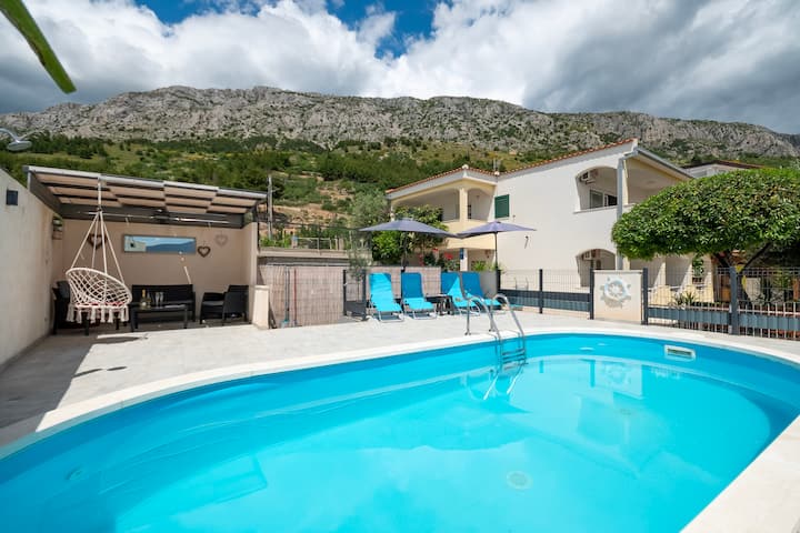 Maison, Avec Cinq Chambres à Coucher, à Stanici - Omiš