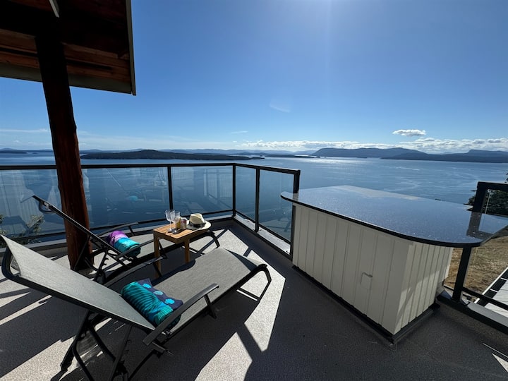 Vantage Suites- Ocean Front With Private Hot Tub - Pender Island