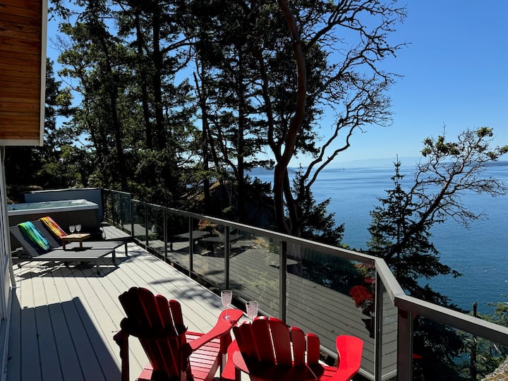Cottage With East Suite At Sahhali On The Bluffs - North Pender Island