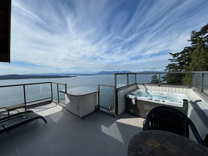 Cottage W/ Vantage Suites At Sahhali On The Bluffs - North Pender Island
