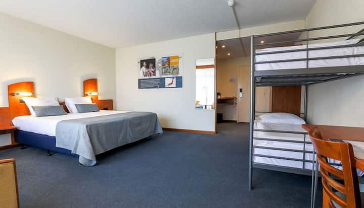 Spacious Family Room Near Basiliek Van Oudenbosch - Roosendaal