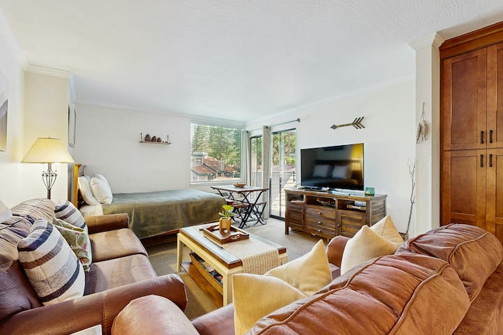 Studio Condo With Full Kitchen- Private Beach - Fallen Leaf Lake, CA