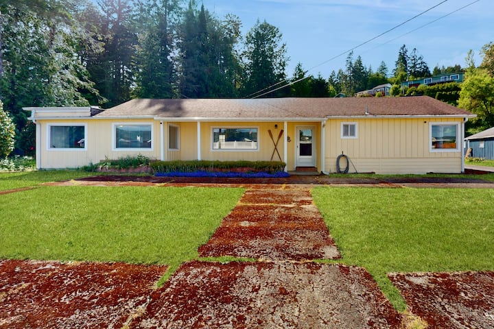 3br Hoodsport Home Just Steps From The Water - Hoodsport, WA