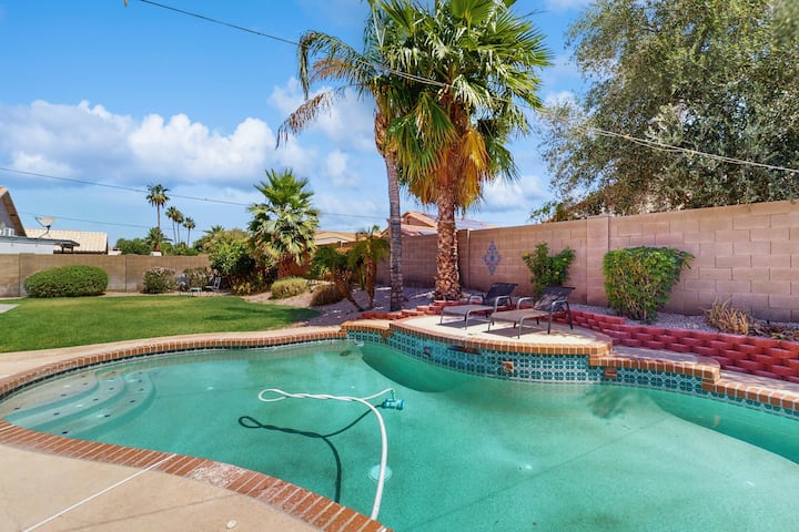 3br Home W/ Den - Private Pool, Yard & Pool Table - Avondale, AZ