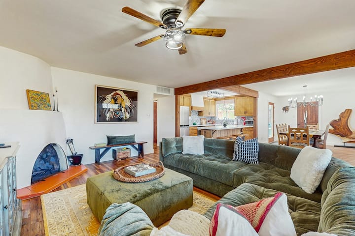 3 Br Home W/ Patio, Firepit, Outdoor Dining, Kiva - Santa Fe, NM