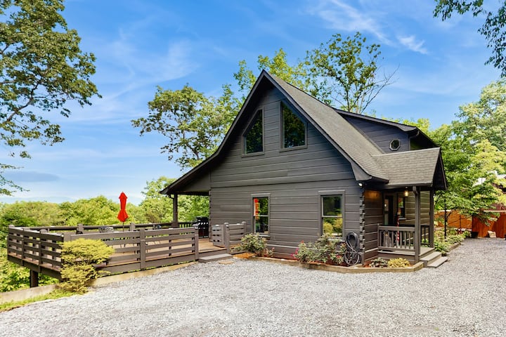 4 Br Cabin With Hot Tub, Firepit & Mountain Views - Blue Ridge, GA