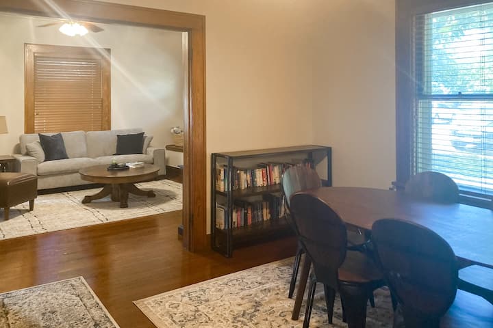 3br Charming Home W/ Porch, In The Downtown Buda - Buda, TX