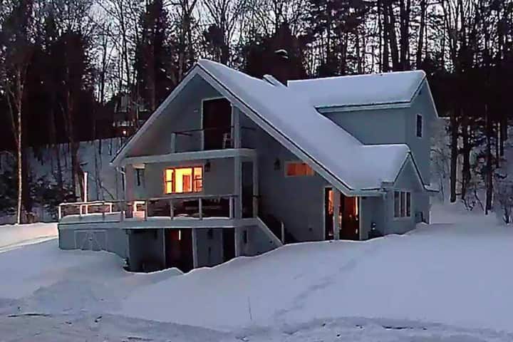 3br Riverfront House, Dog-friendly, Woodstove, Bbq - Rock River, Dummerston