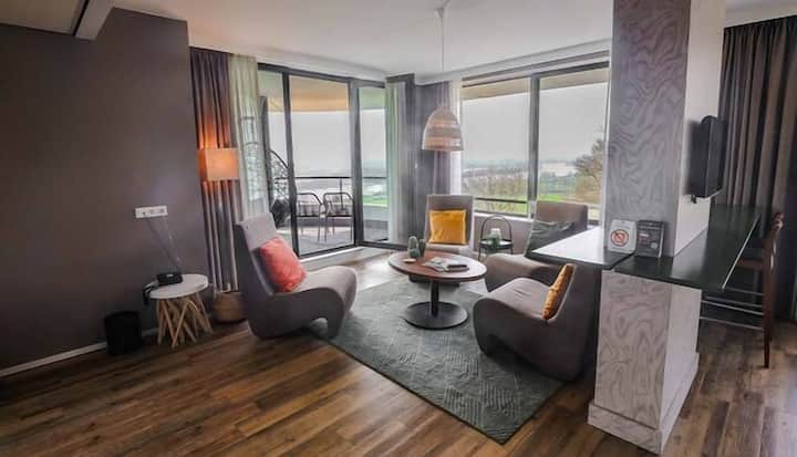 Relaxing Suite W/view, Dining & Gym Near Reserves - Wageningen