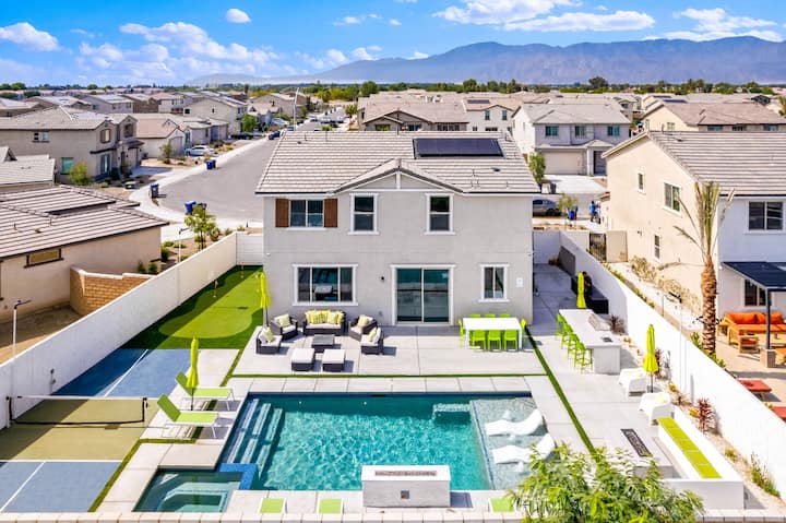 Margaritaville | Pickleball, Pool+spa, Gameroom! - Coachella, CA
